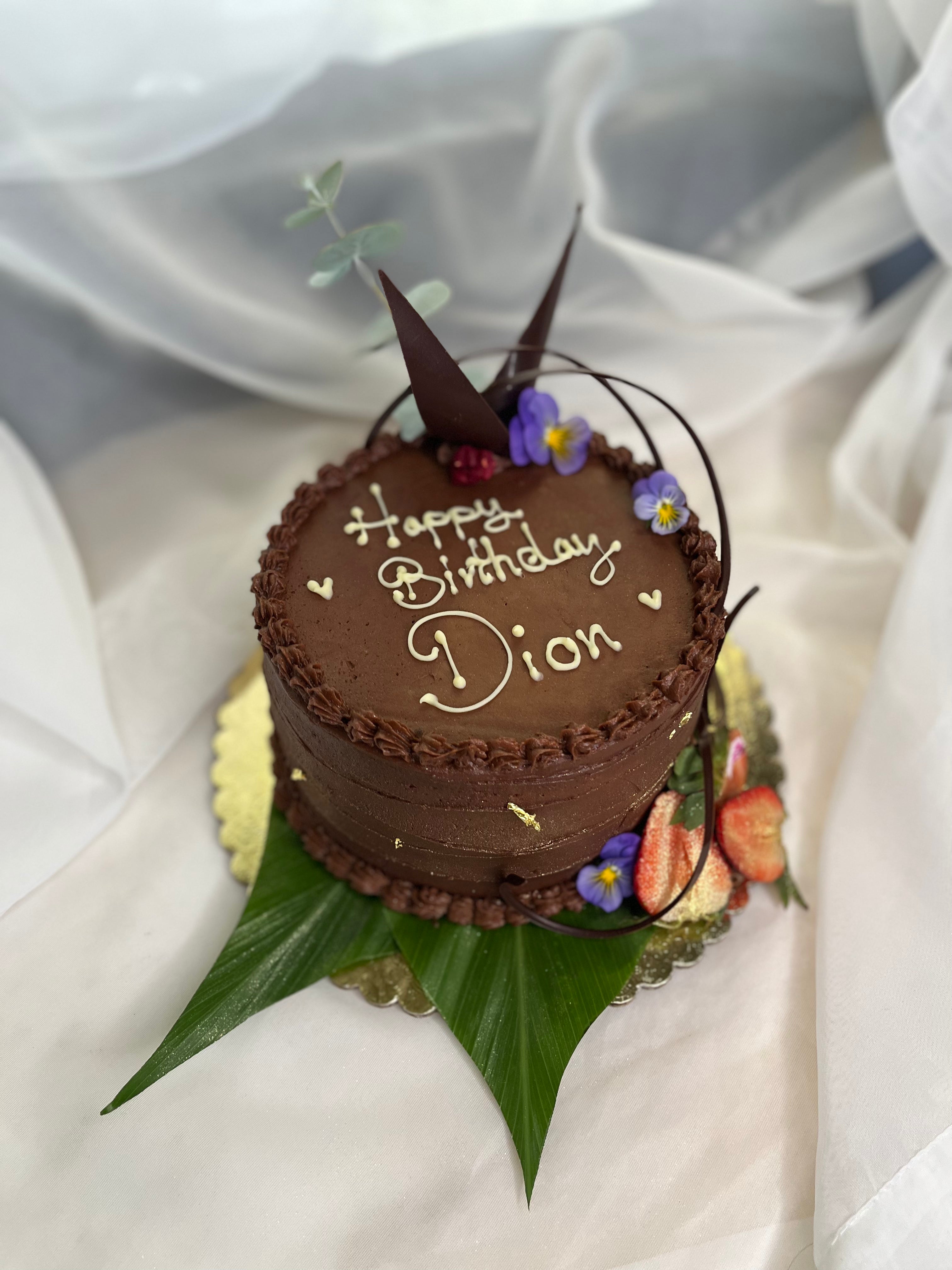 Custom Cake 🎂 – Curry Club Hilo